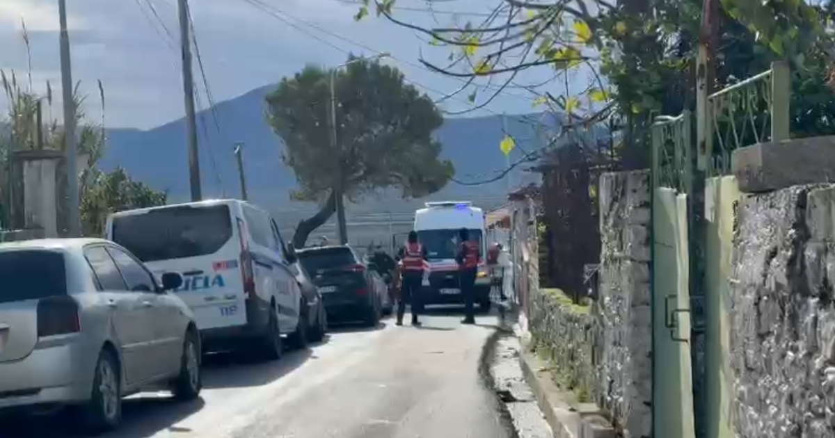 “Filloi të alurinte”, e ëma i vrau të atin me sëpatë, momenti kur vajza ... “Filloi të alurinte”, e ëma i vrau të atin me sëpatë, momenti kur vajza ...