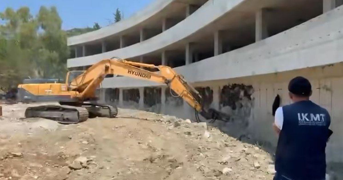 IKMT do shembë me 32 kg tritol pallatin trekatësh në aksin Vlorë–Orikum ...