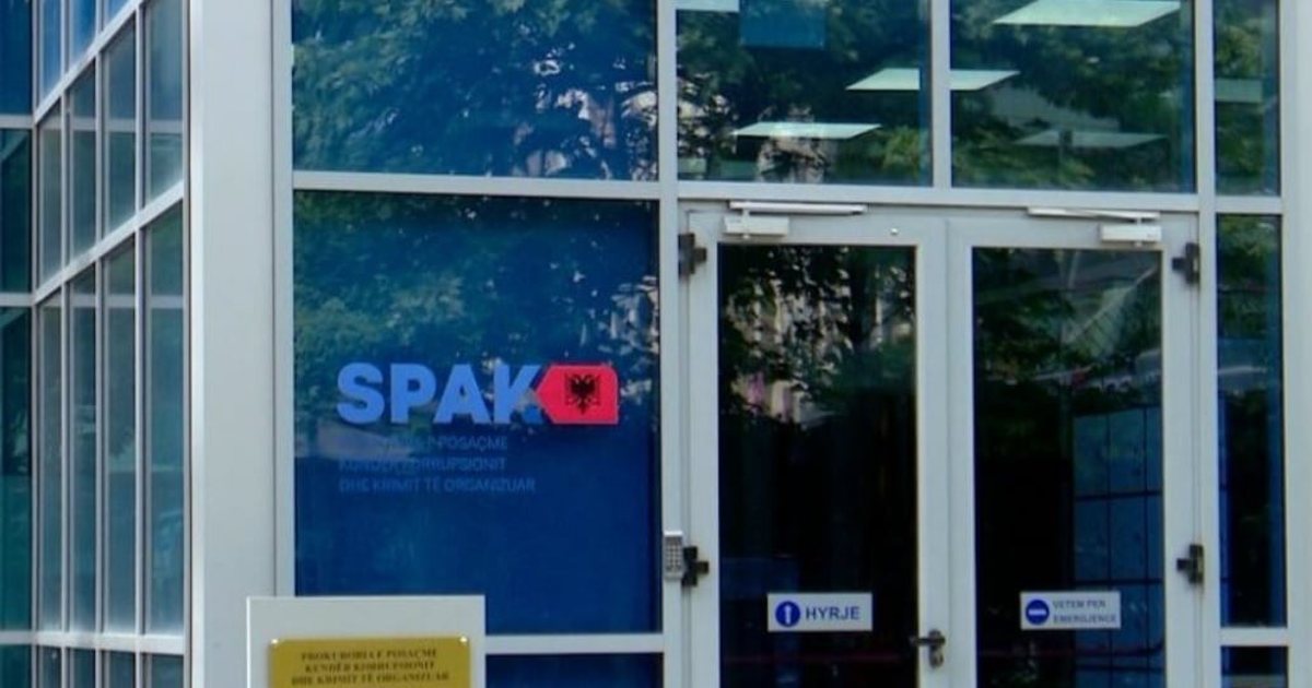 Shoferi i prokurorit të SPAK kërcënon shefin e policisë rrugore në ...